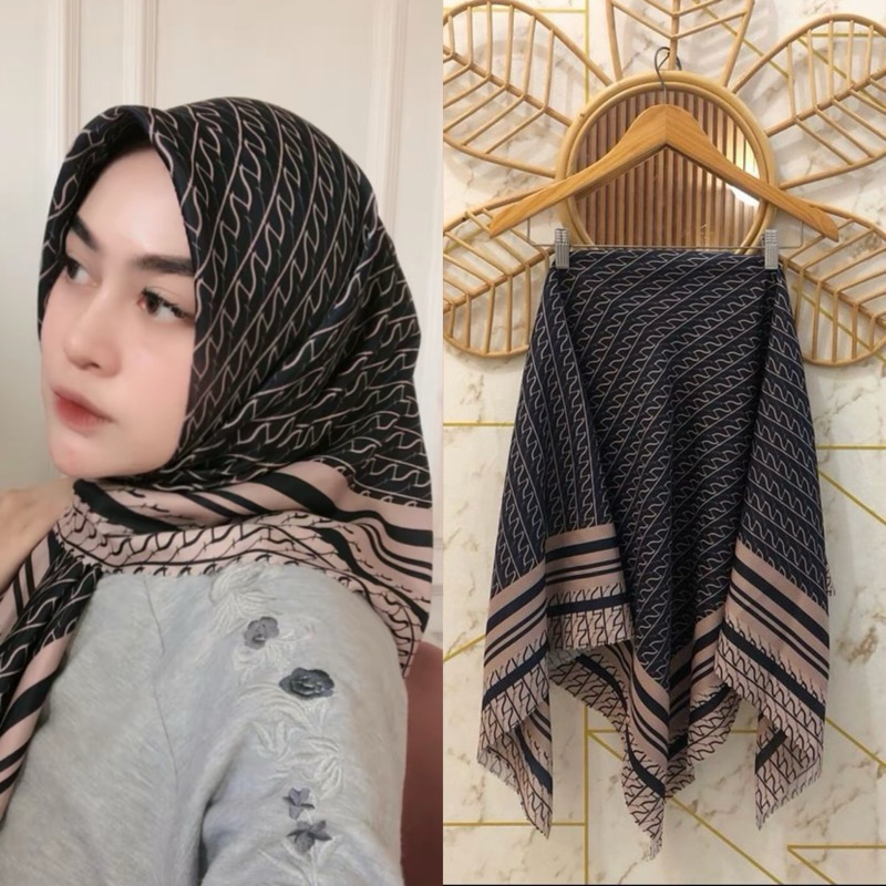 Jual TERLARIS HIJAB SEGIEMPAT VOAL MOTIF BUNGA ADELINE PEACH / Voal ...