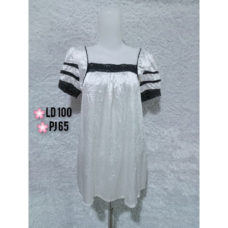 Jual BACA DESKRIPSI BAJU SECOND WANITA MURAH AYAK PAKAI | Shopee Indonesia