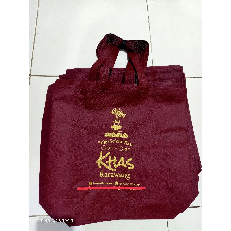 Jual Goodie bag besar Oleh-oleh Karawang uk 40x35x10 cm | Shopee Indonesia