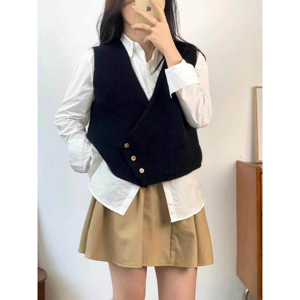 Jual Lia Basic Button Korean Knit Vest | Atasan Outer Rajut Wanita Model Rompi Kekinian Terbaru ...