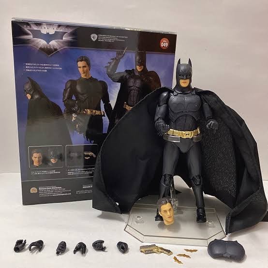 Jual Mafex Batman Begins with Bruce Wayne head sculpt | Shopee Indonesia