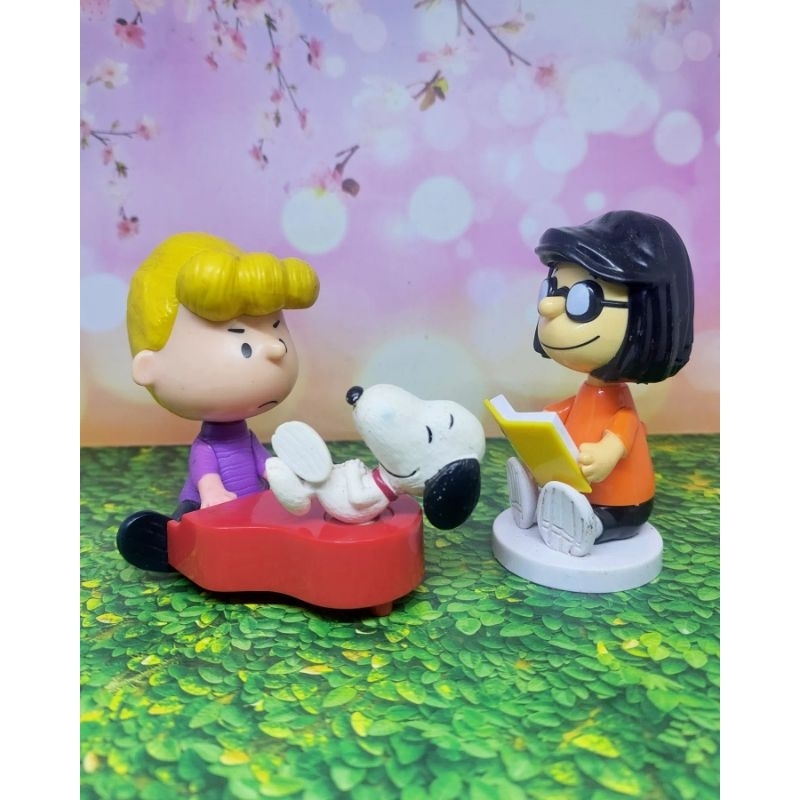 Jual Snoopy and friends Peanut dan Marcie Snoopy Happy Meal Mcd kfc set ...