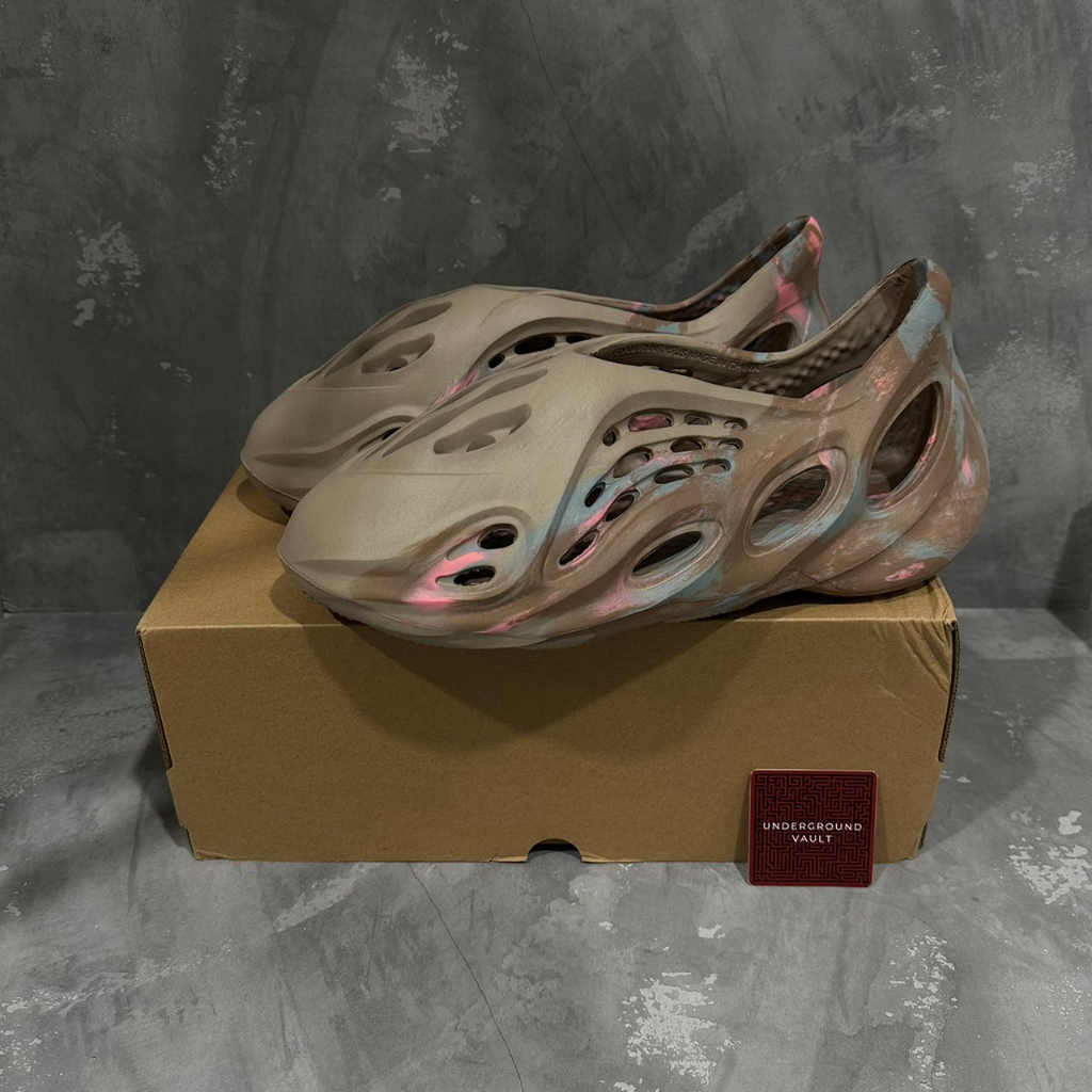 Jual Sendal Sandal Yeezy Foam Runner RNR RNNR Sand Grey Abu Abu Corak ...