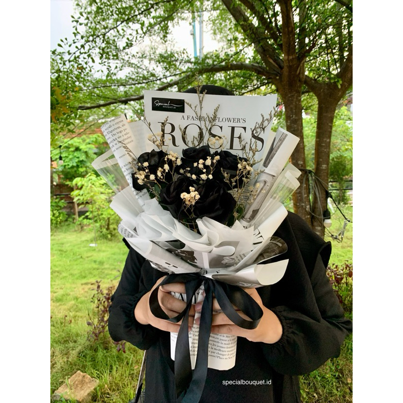 Jual BUKET BUNGA MAWAR HITAM AESTHETIC WITH BABY BREATH+CASPEA | Shopee ...