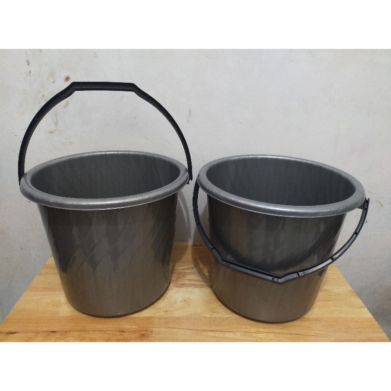 Jual Ember Plastik 12Liter Mikiwa / Ember Bergagang 12 Liter / Timba ...