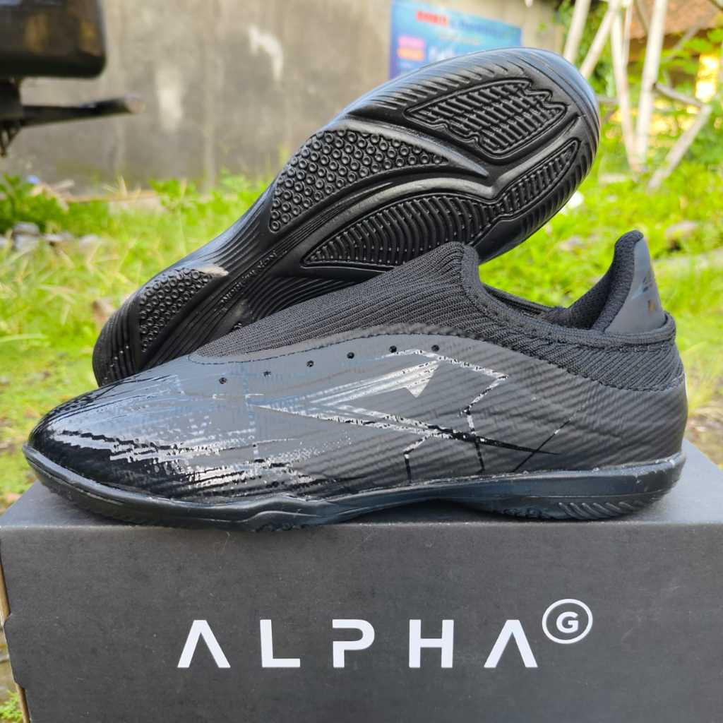 Jual Alpha Sepatu Futsal Original Full Hitam | Gratis Kaos Kaki ...