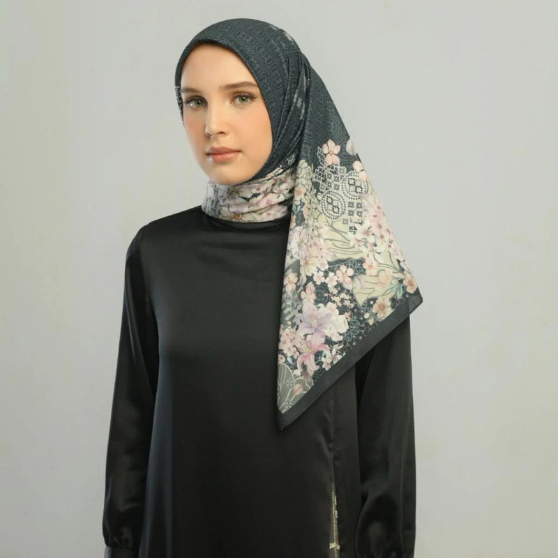 Jual ZOYA ZAIVA SCARF / KERUDUNG SEGIEMPAT MOTIF ZAIVA SCARF - With Box ...