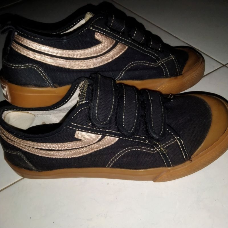 Jual Sepatu Johnson Velcro Black Gum Ukuran 37 (Ambil Dirumah Aku kasih ...