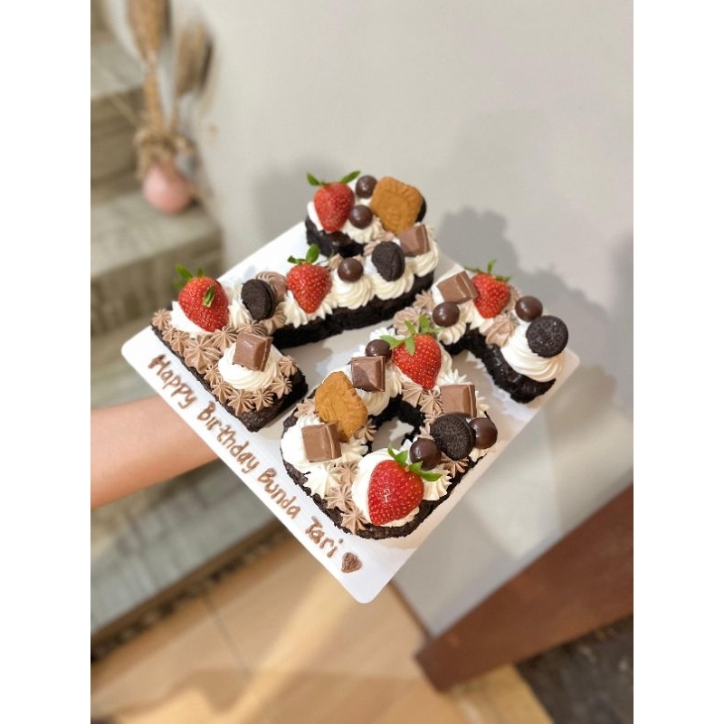 Jual Fudgy Brownies Letter Series with strawberry/Lotus Biscoff/Nutella ...