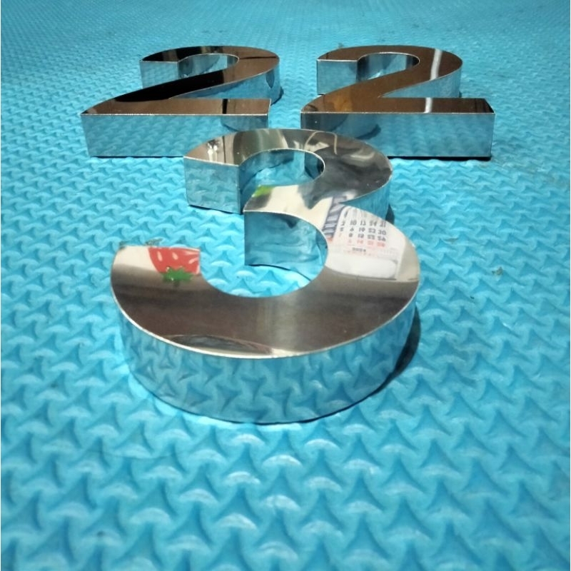 Jual Huruf timbul full stainless steel dengan ukuran 15cm | Shopee ...