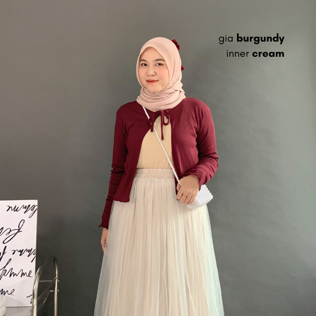 Jual (bundling) Gia Cardigan & Basic Inner Kaos | Shopee Indonesia