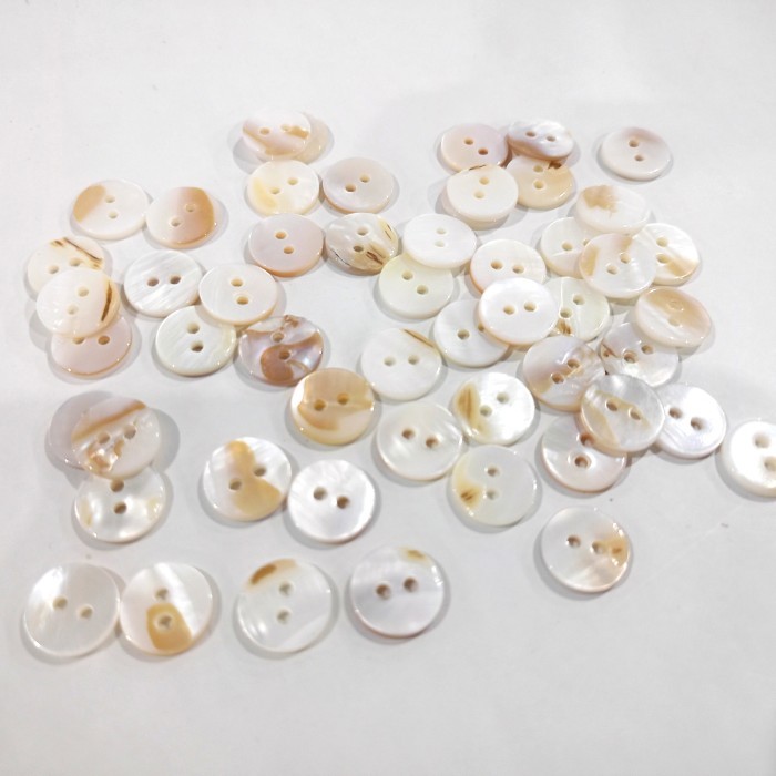 Jual Kancing Kerang Putih Lubang 2 Ukuran 1.3cm / Kancing Baju ...