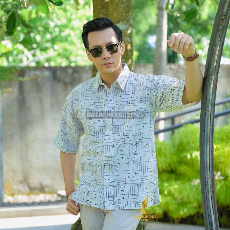 Jual Hem Batik Pria Motif SKETSA PUTIH Kemeja Reguler Lengan Pendek Non ...
