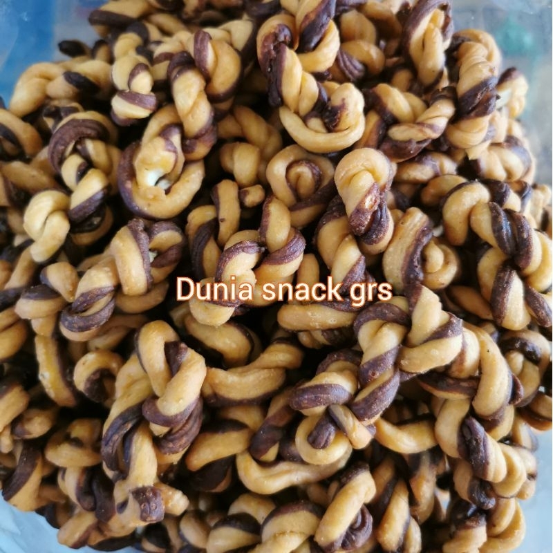 Jual Pluntir warna 250gr rasa manis gurih / Plintiran / Untir untir ...