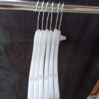 Jual Hanger Baju Dewasa 151 Putih lebar bahu 41cm dijual per 6 pcs ...