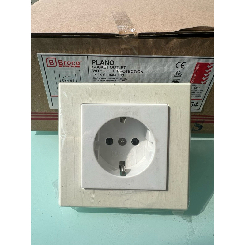Jual socket outlet/colokan listrik/colokan listrik tanam broco | Shopee ...