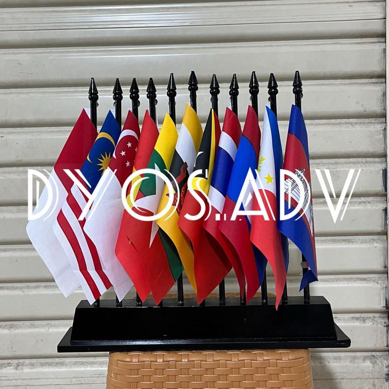 Jual Bendera negara meja + tiang kayu meja (LUBANG 11) satu set ...