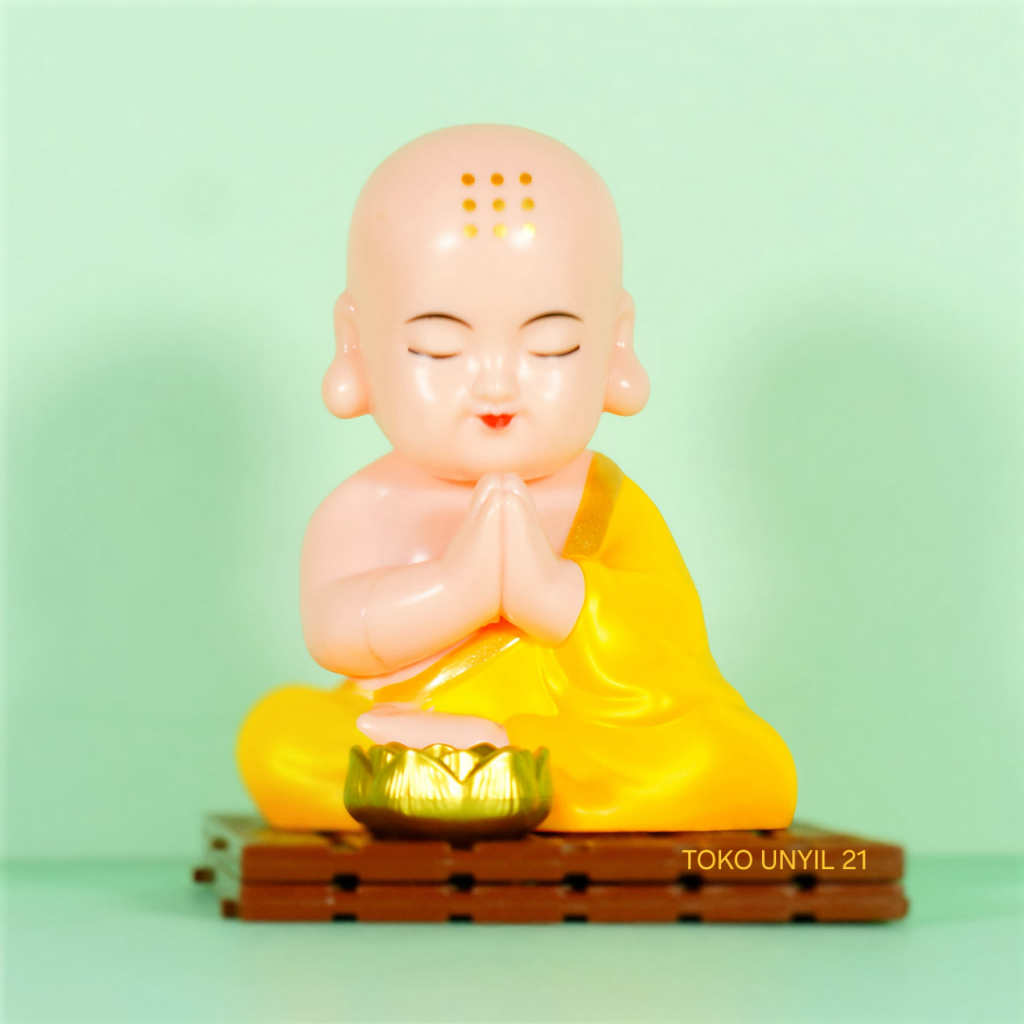 Jual Pajangan Biksu Buddha / Biksu Budha Yellow Solar / Patung Pajangan ...