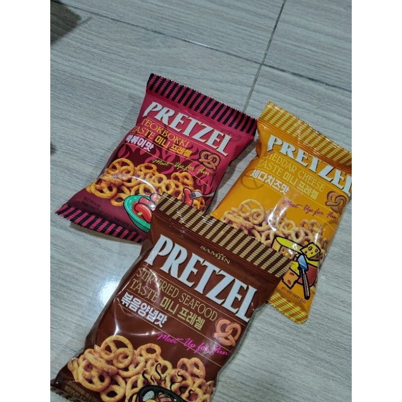 Jual Samjin Pretzel Korea Seafood, Cheese, Tteokbokki Snack Korea ...