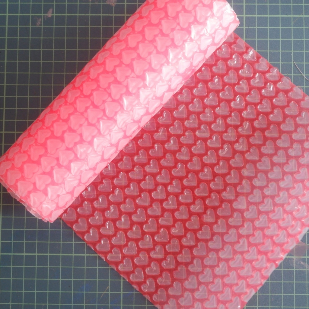 Jual BUBBLE WRAP PINK HATI uk 20cmx100cm | Shopee Indonesia