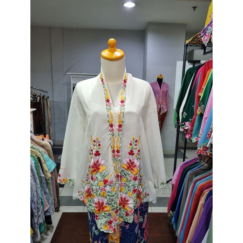 Jual Kebaya Encim Paris Premium A - Jumbo - 4XL | Shopee Indonesia