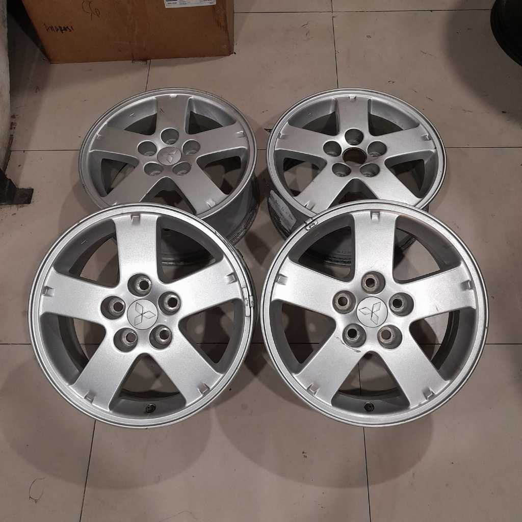 Jual Velg mobil bekas murah oem r15 baut 5x114,3 cocok buat grandmax ...