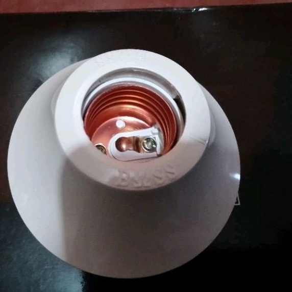 Jual fitting lampu bulat merek BOSS warna cream 4amper 250v E27 tipe ...