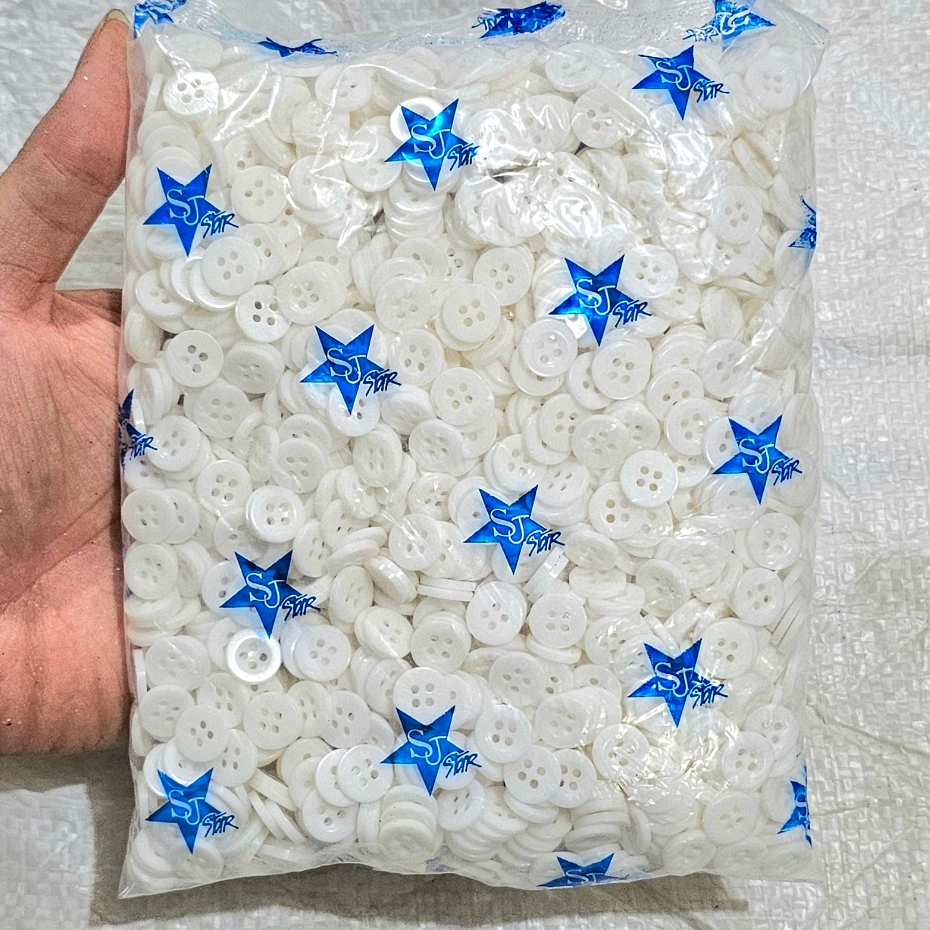 Jual Kancing Baju/Hem/Kemeja Putih 11mm/1,1cm/18L @10 gros | Shopee ...