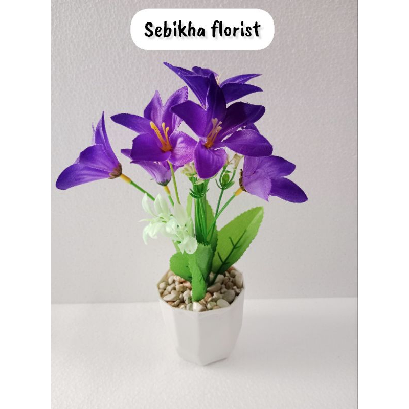 Jual Bunga hias lili dengan pot dekorasi ruangan hiasan/Bunga hias ...