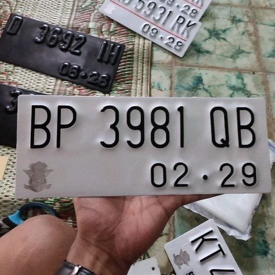 Jual PLAT NOMOR MOTOR TERBARU -BAUT TANAM- PUTIH (1 pcs/sepasang ...