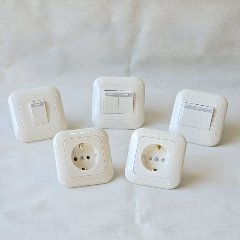 Jual PANASONIC WIDE SERIES PUTIH 1 GANG 2 DEVICE SAKLAR SERI / DOUBLE ...