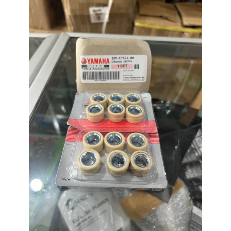 Jual roller n max aerox Yamaha nmax 2DP-E7632-00 | Shopee Indonesia