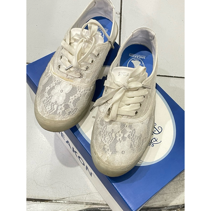 Jual Sepatu Sneakers Sneakon Cinderella preloved | Shopee Indonesia