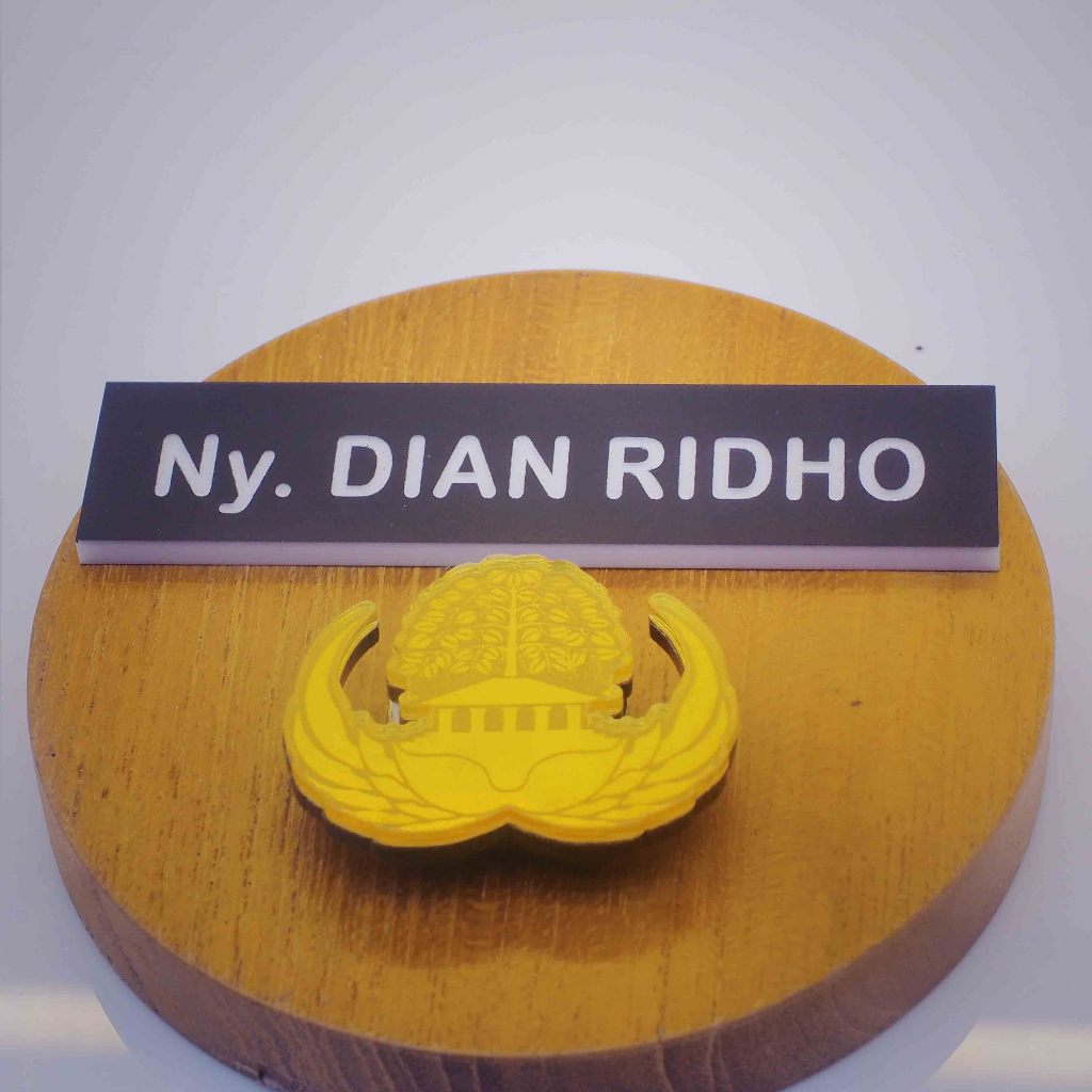 Jual Papan Nama Dada Grafir Papan Nama Dada Plus Pin Korpri Akrilik ...