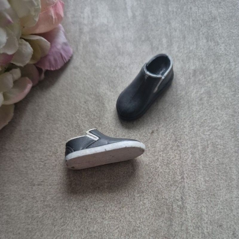 Jual Sepatu Barbie Mattel flat shoes black white | Shopee Indonesia