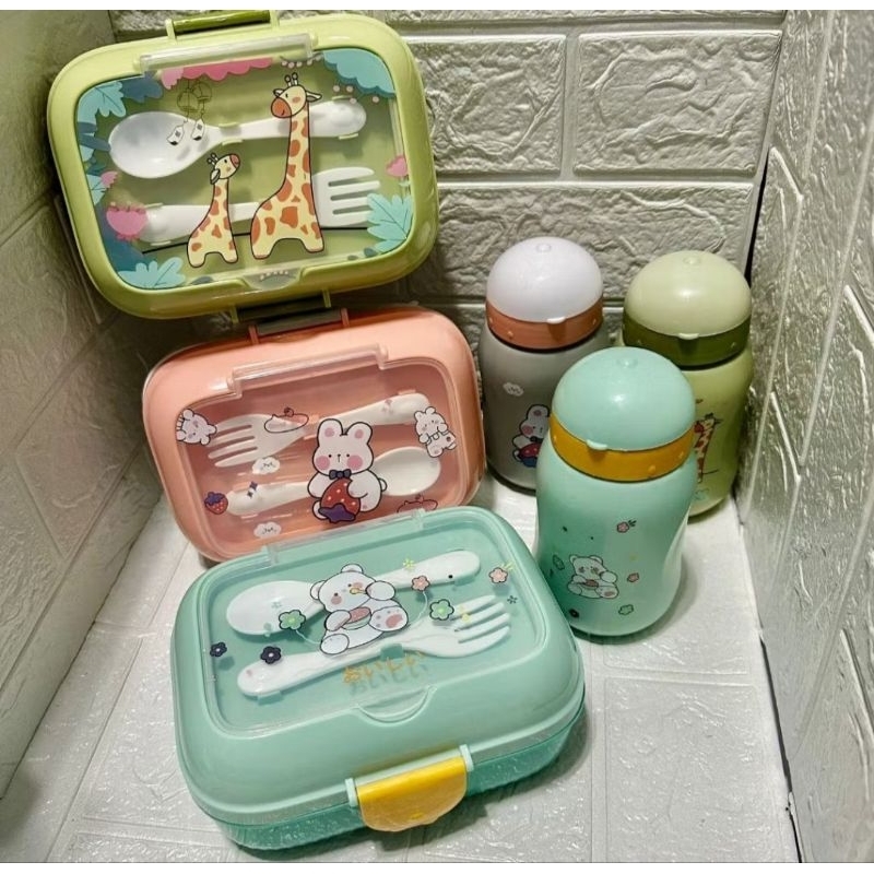 Jual Set kotak makan dan botol minum anak dengan desain yang minimalis sehingga mudah untuk di ...