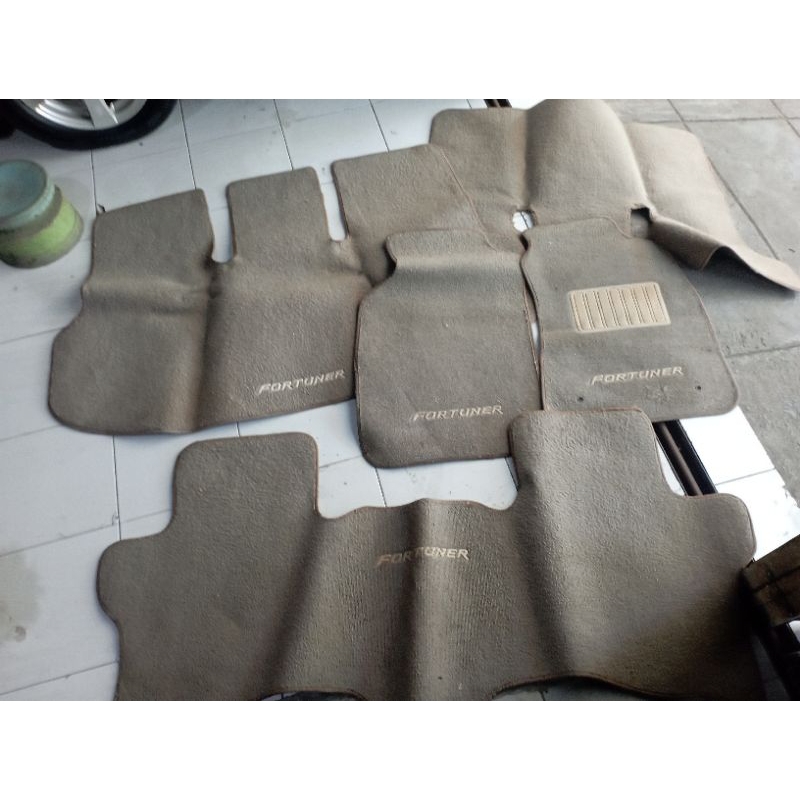 Jual KARPET BLUDRU TOYOTA FORTUNER COKLAT ORIGINAL BAWAAN MOBIL FULL ...