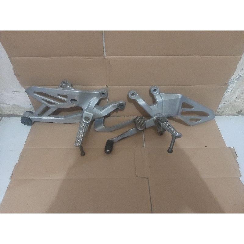 Jual STEP DEPAN KANAN KIRI YAMAHA R15 V3 ORIGINAL COPOTAN | Shopee ...
