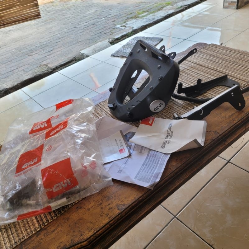 Jual bracket top box xmax old givi | Shopee Indonesia