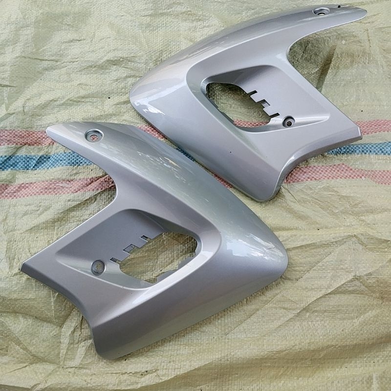 Jual Shroud kupingan tangki Tiger revo awal warna silver original ...