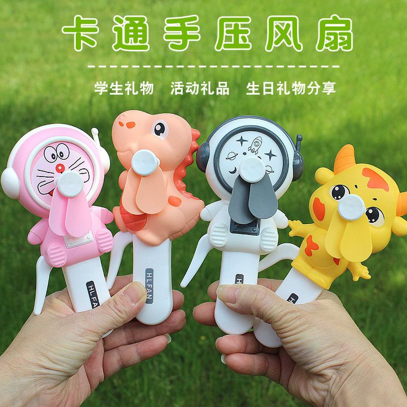 Jual Kipas Angin Tangan Manual Karakter Kartun | Shopee Indonesia