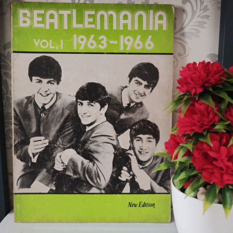 Jual ORIGINAL BUKU IMPORT - BEATLEMANIA VOL 1 1963-1966 dan 1967-1970 ...