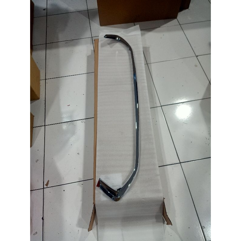 Jual List Lis Chrome Grill Grille Depan Radiator Innova Zenix Original ...