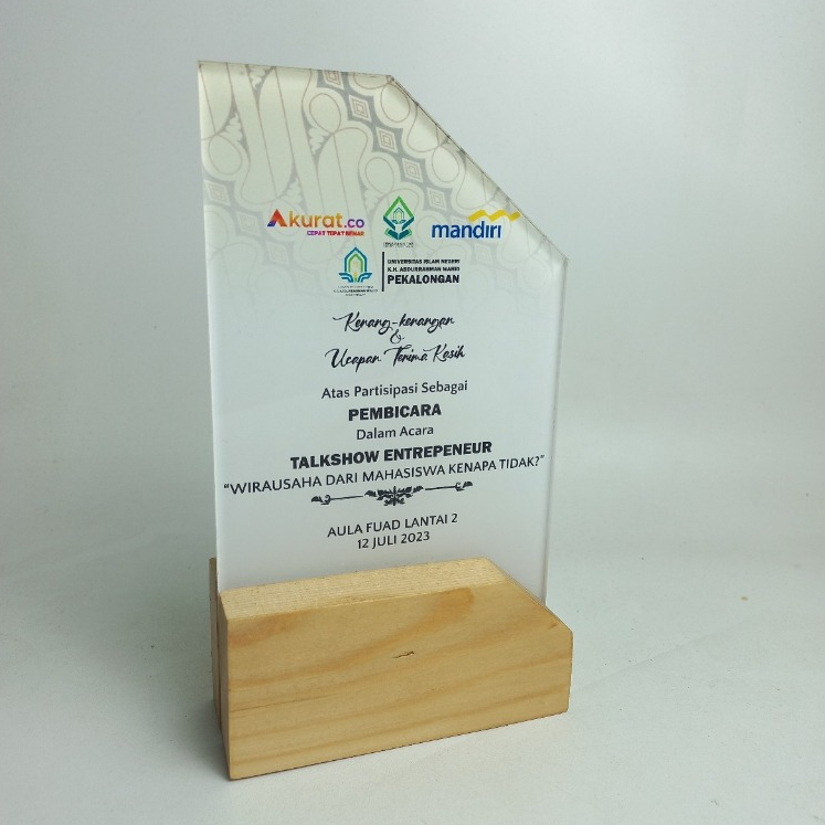 Jual VANDEL PLAKAT AKRILIK KAYU MAGANG KKN | Shopee Indonesia