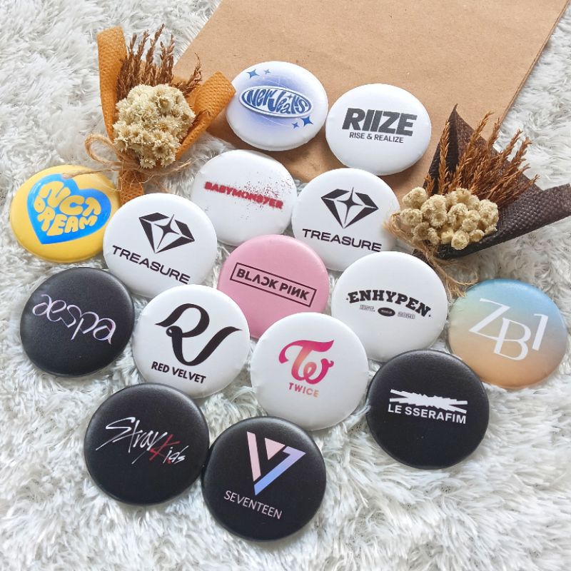 Jual Pin Ganci Logo Kpop | Pin Doff 44mm | Pin Kpop | Ganci logo Kpop ...