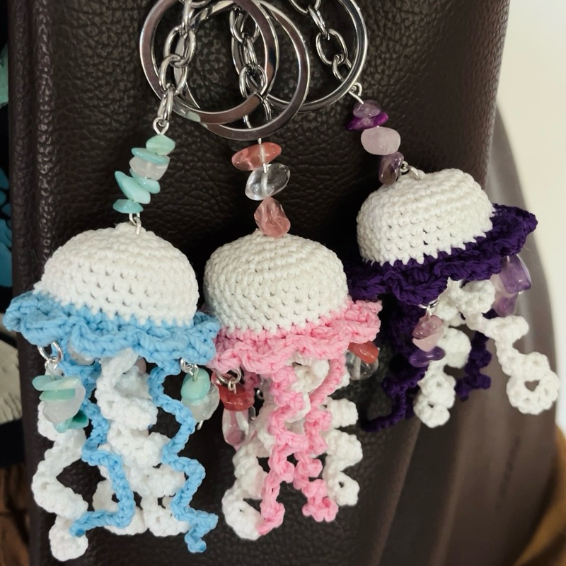 Jual Jellyfish crochet keychain | Gantungan kunci rajut ubur-ubur ...