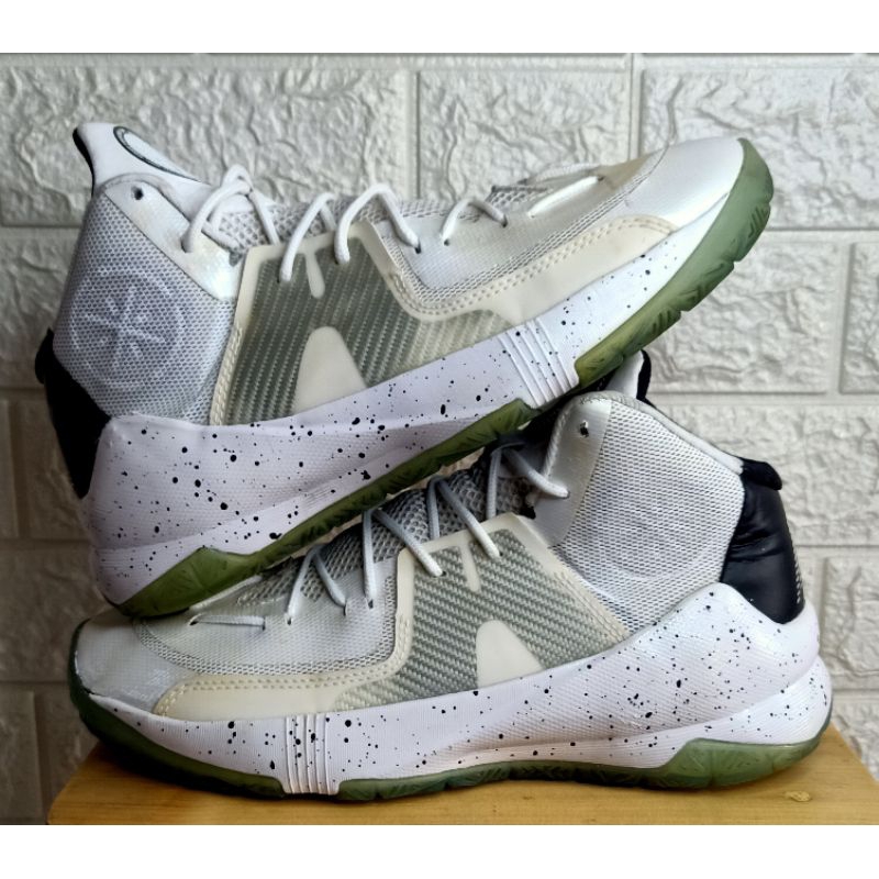 Jual Sepatu Basket Lining Wade Fission 3.5 White | Shopee Indonesia