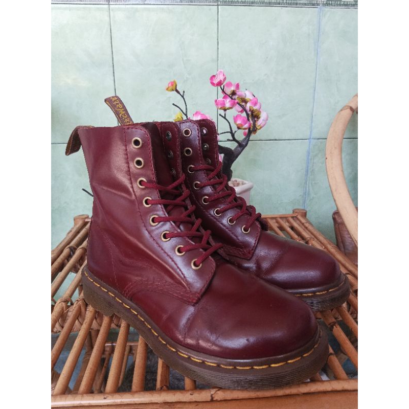 Jual docmart merah | Shopee Indonesia