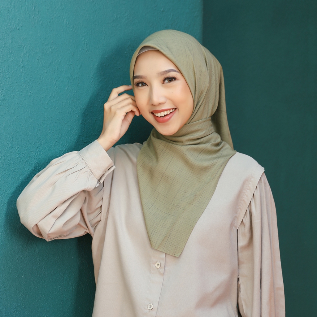 Jual Umama Scarf - Kerudung Polos Jilbab Segi Empat Hijab Daily Voal Waffle Laser Cut Icon Pouch ...