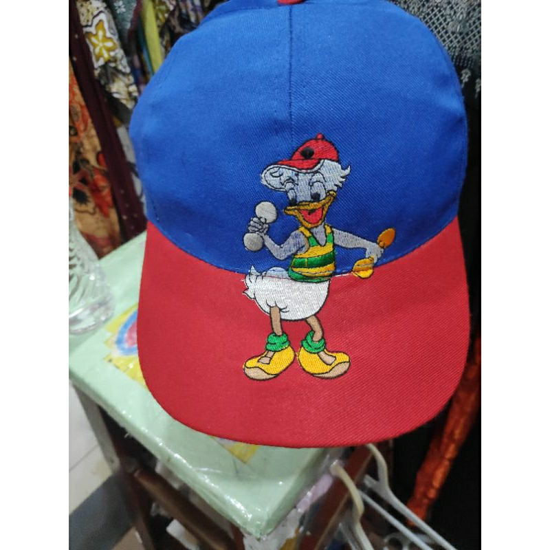 Jual JUAL TOPI DONAL BEBEK WARNA BIRU PET MERAH | Shopee Indonesia
